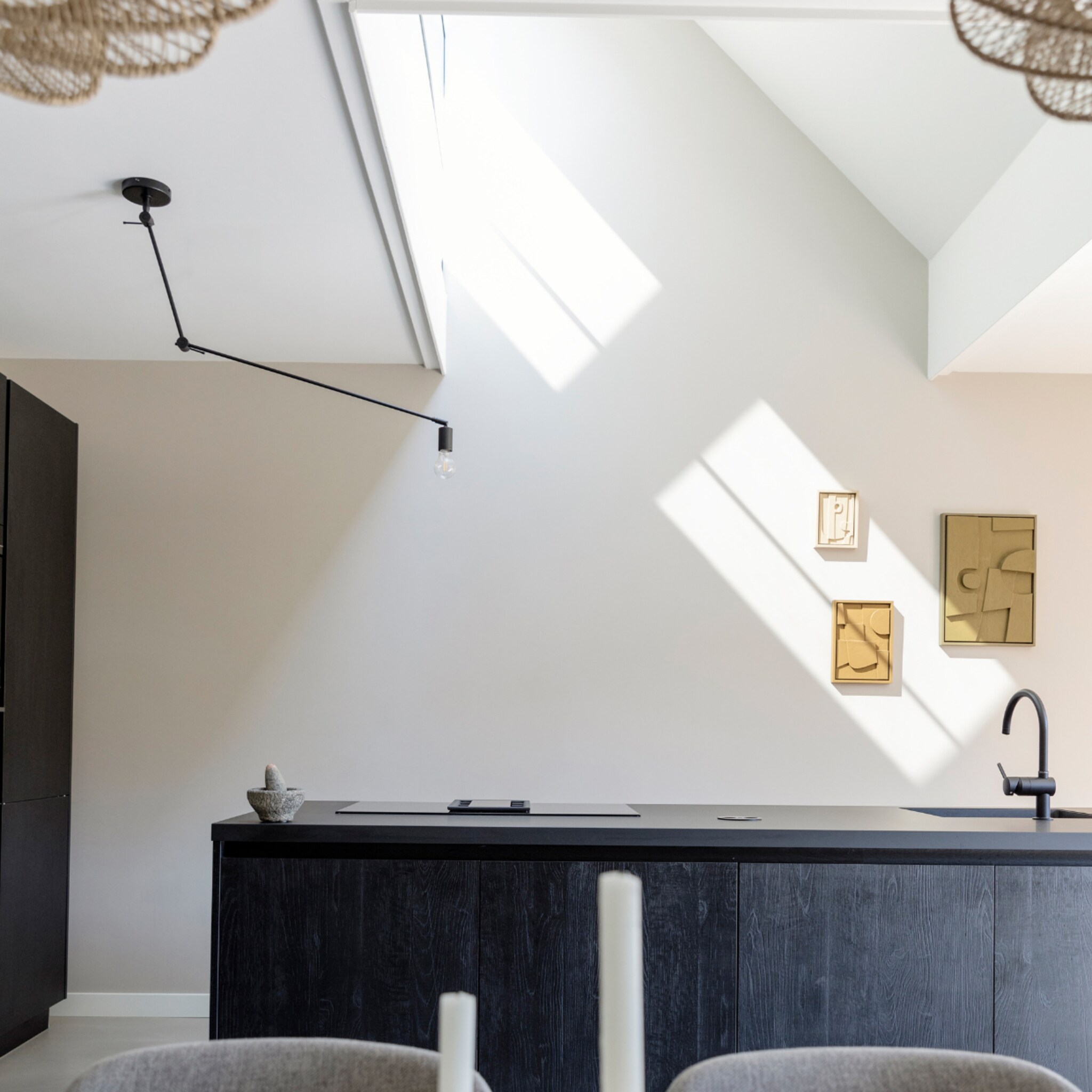 Wil je dat de tv niet het opvallendste item in de woonkamer is? | vtwonen