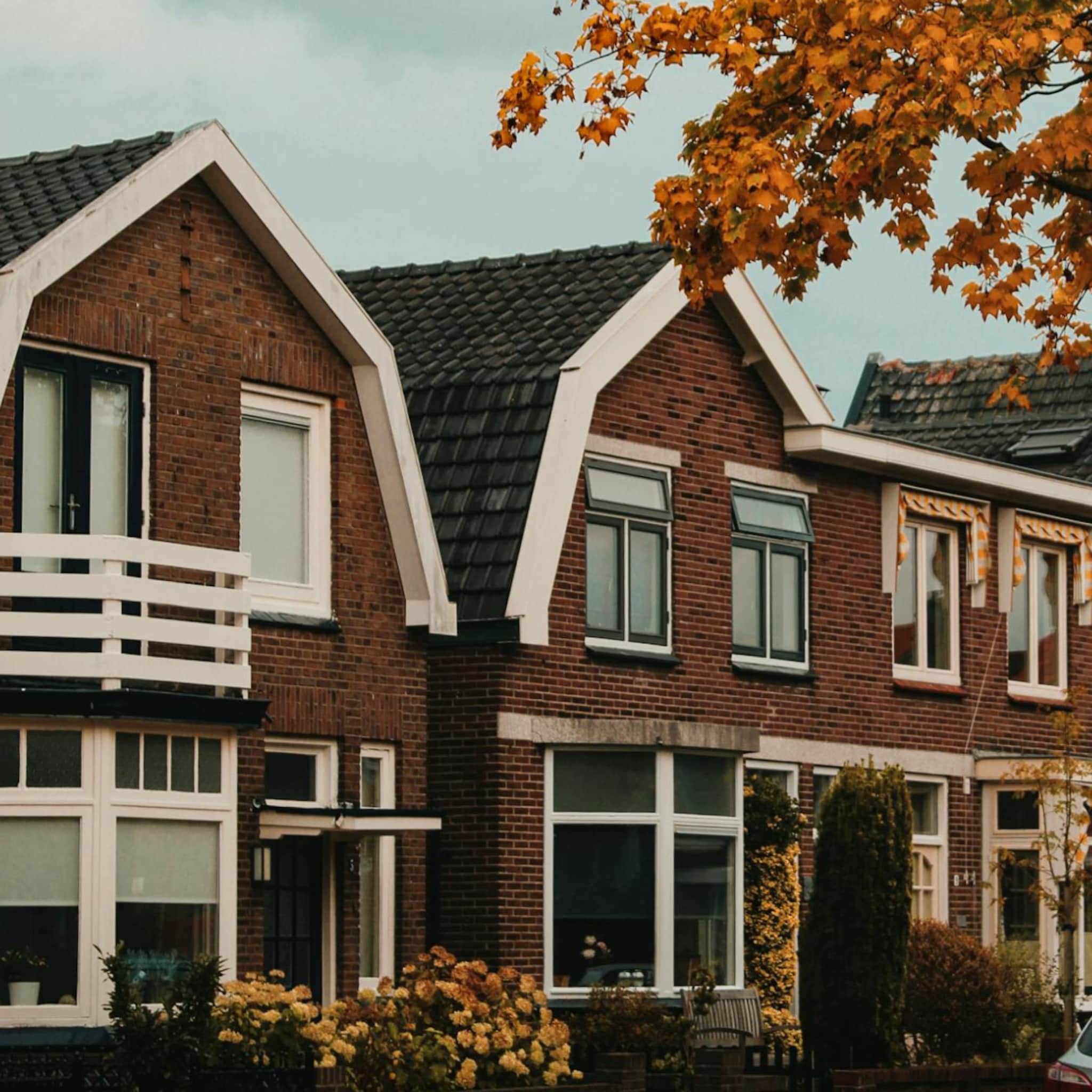 Woonidee: knusse zitplek van vensterbank maken | vtwonen